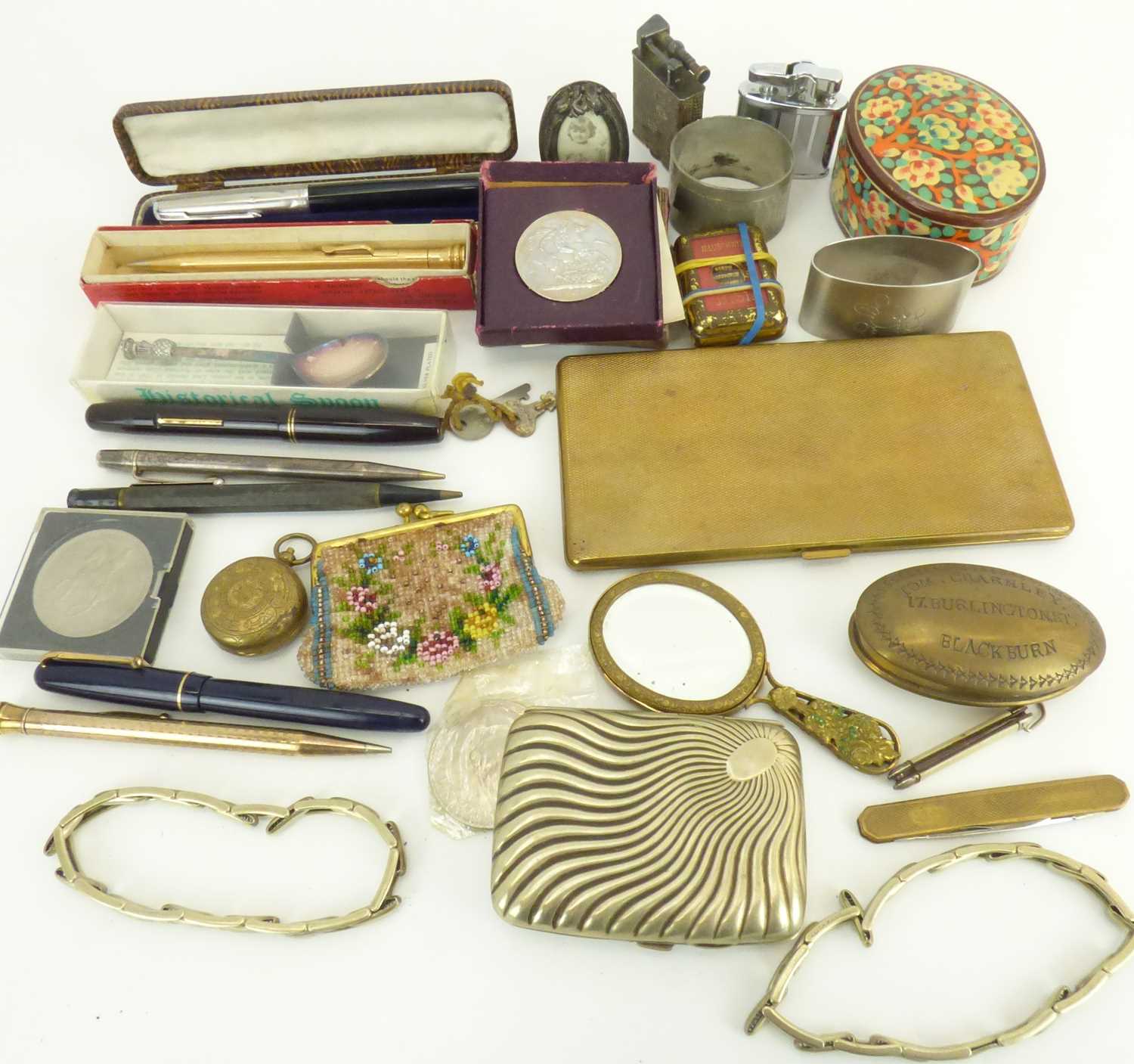 Lot 186 - Various mixed collectibles to include