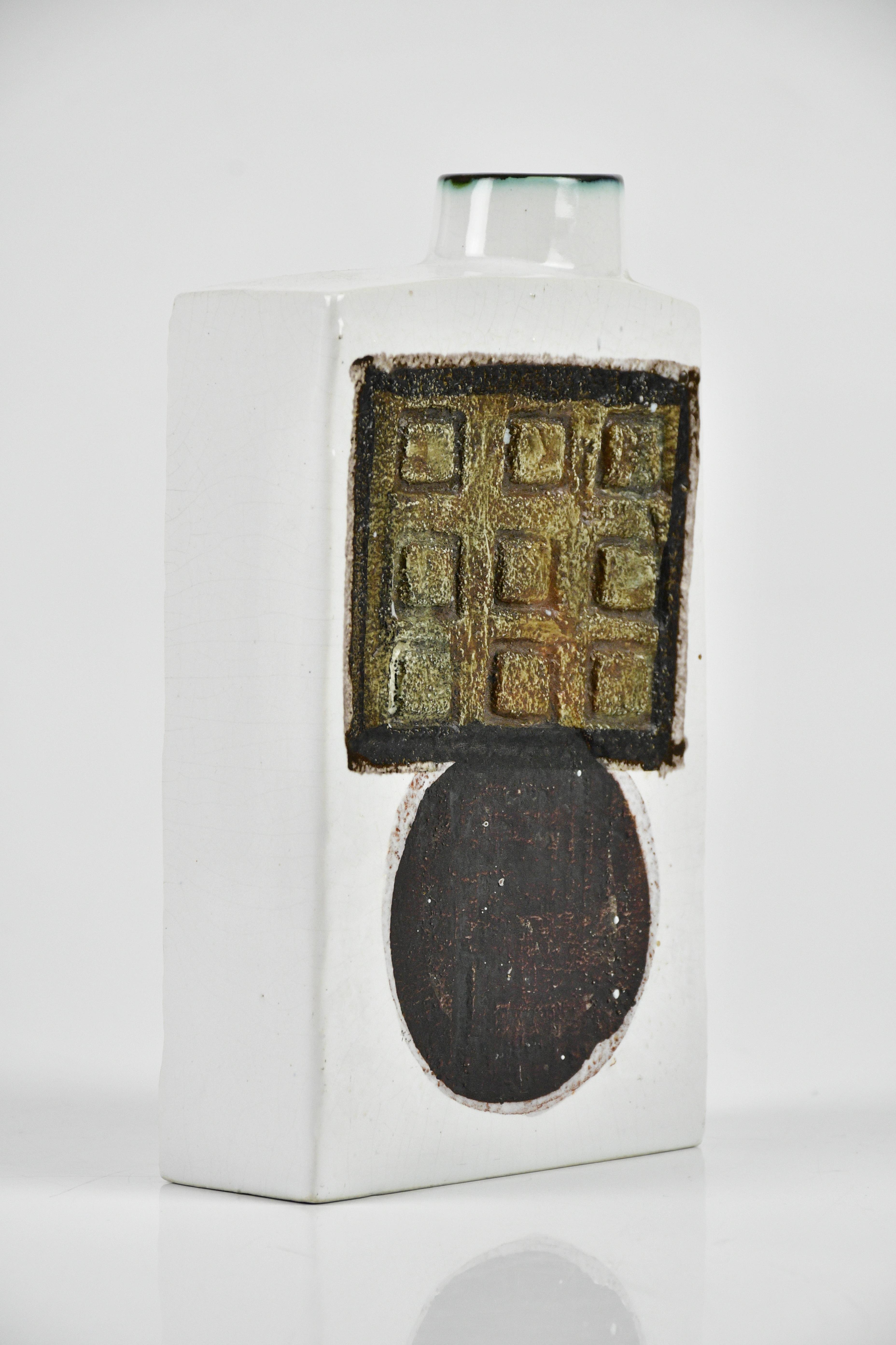 Lot 10 - LESLIE ILLSLEY FOR TROIKA POTTERY; an early