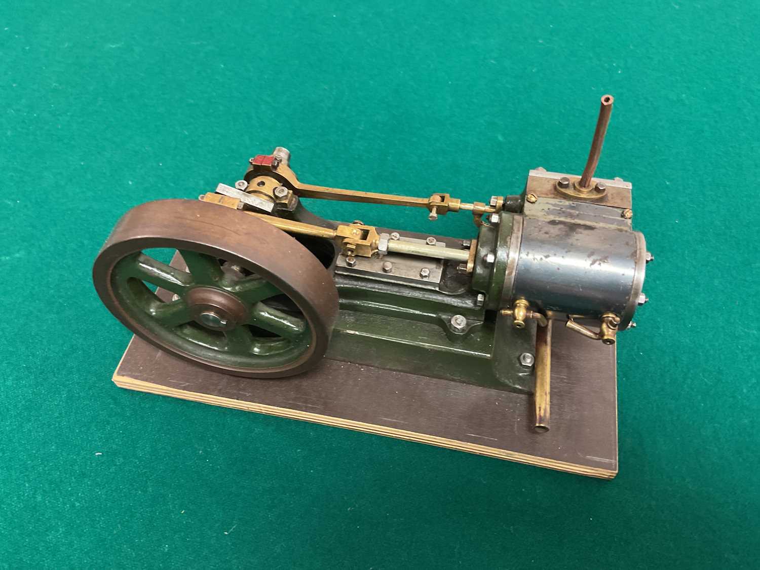 Lot 8 - A scratch-built static engine raised on simple