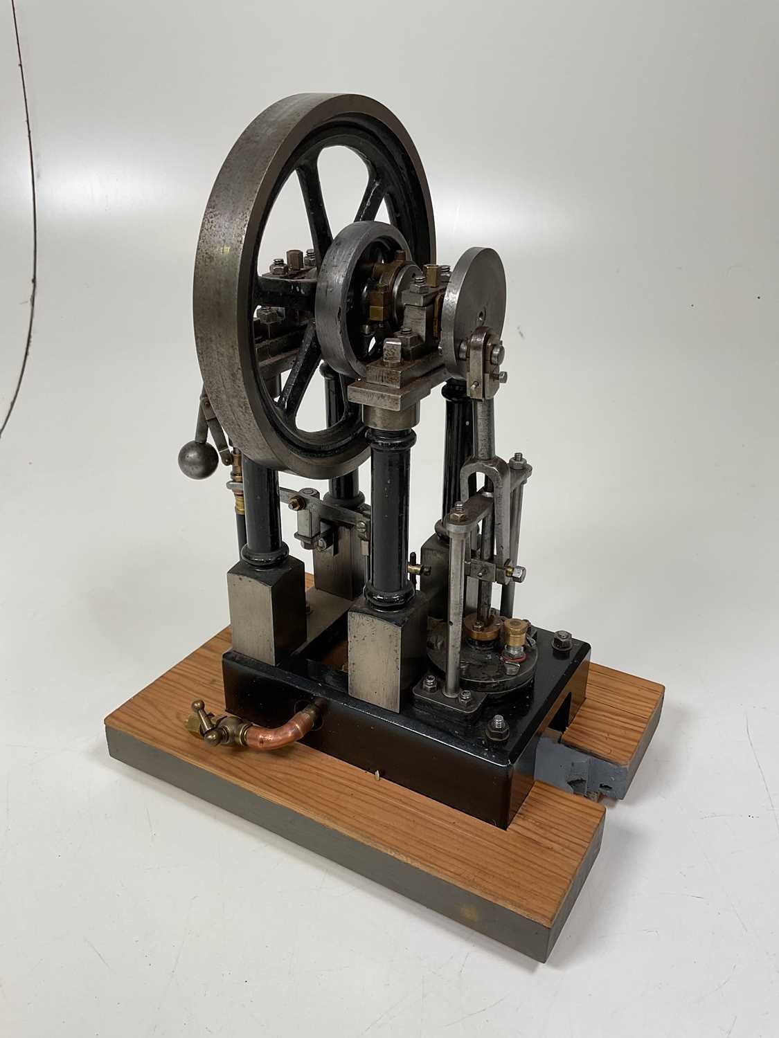 Lot 5 - A scratch-built static engine raised on simple