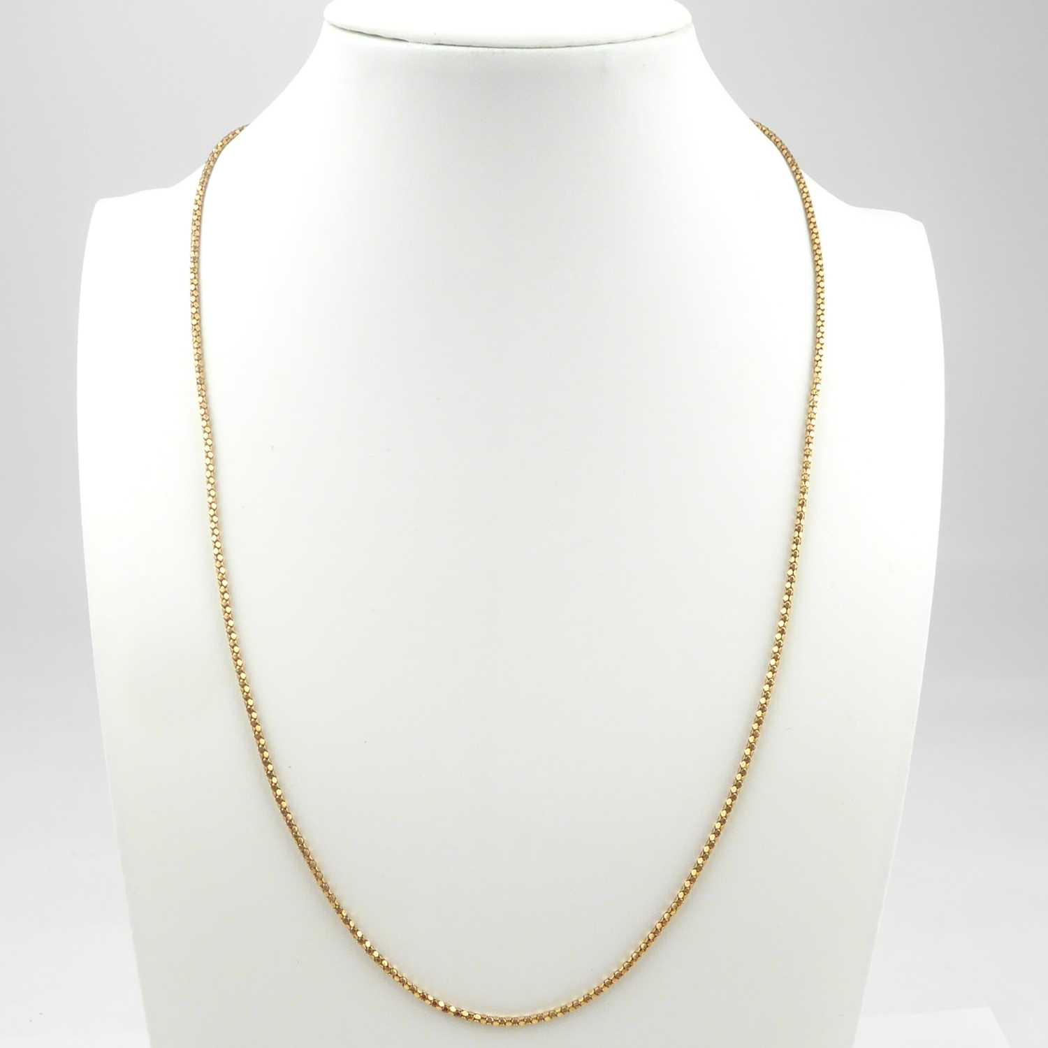 Lot 949 - A 9ct gold dainty link necklace, length 48cm,