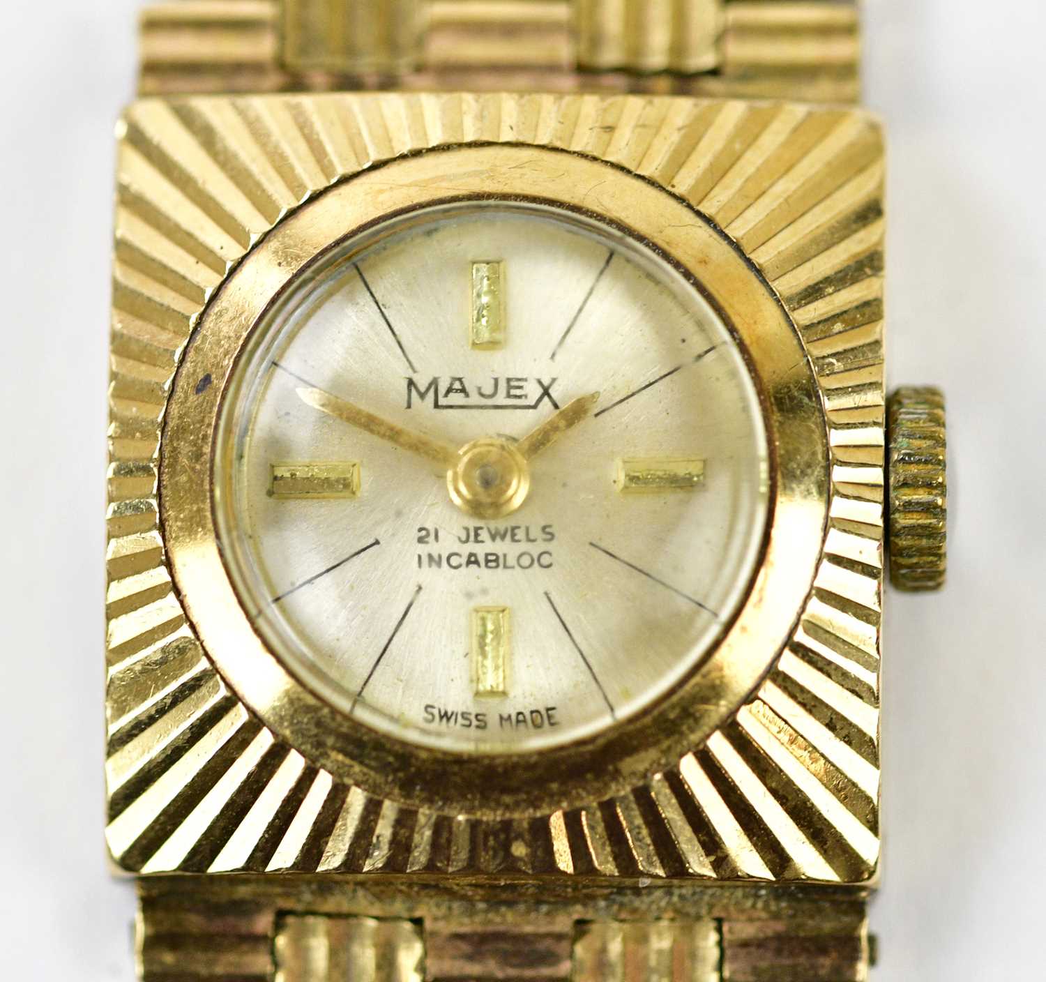 Lot 2900 - MAJEX; a lady's 9ct yellow gold wristwatch