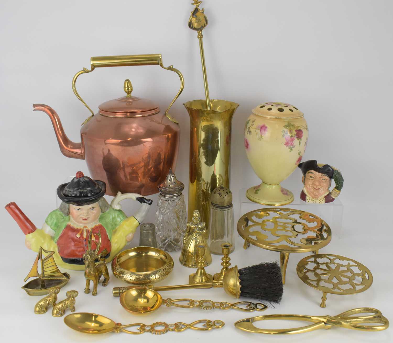 Lot 136 - Various Mixed Collectibles To Include A