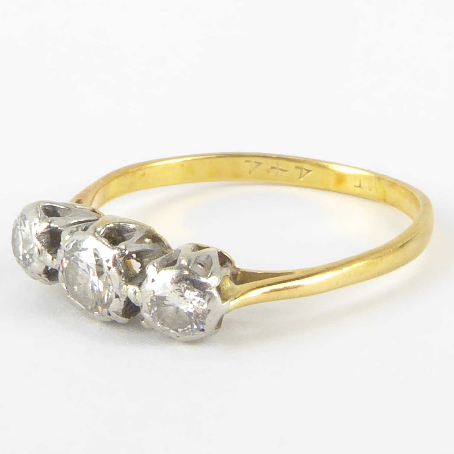 Lot 878 - A 9ct gold diamond ring with three platinum