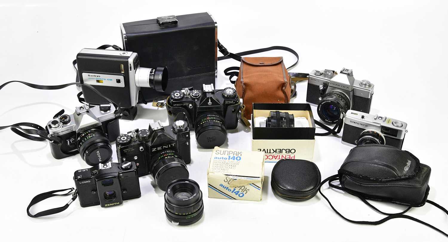 Lot 1407 - A collection of vintage cameras to include