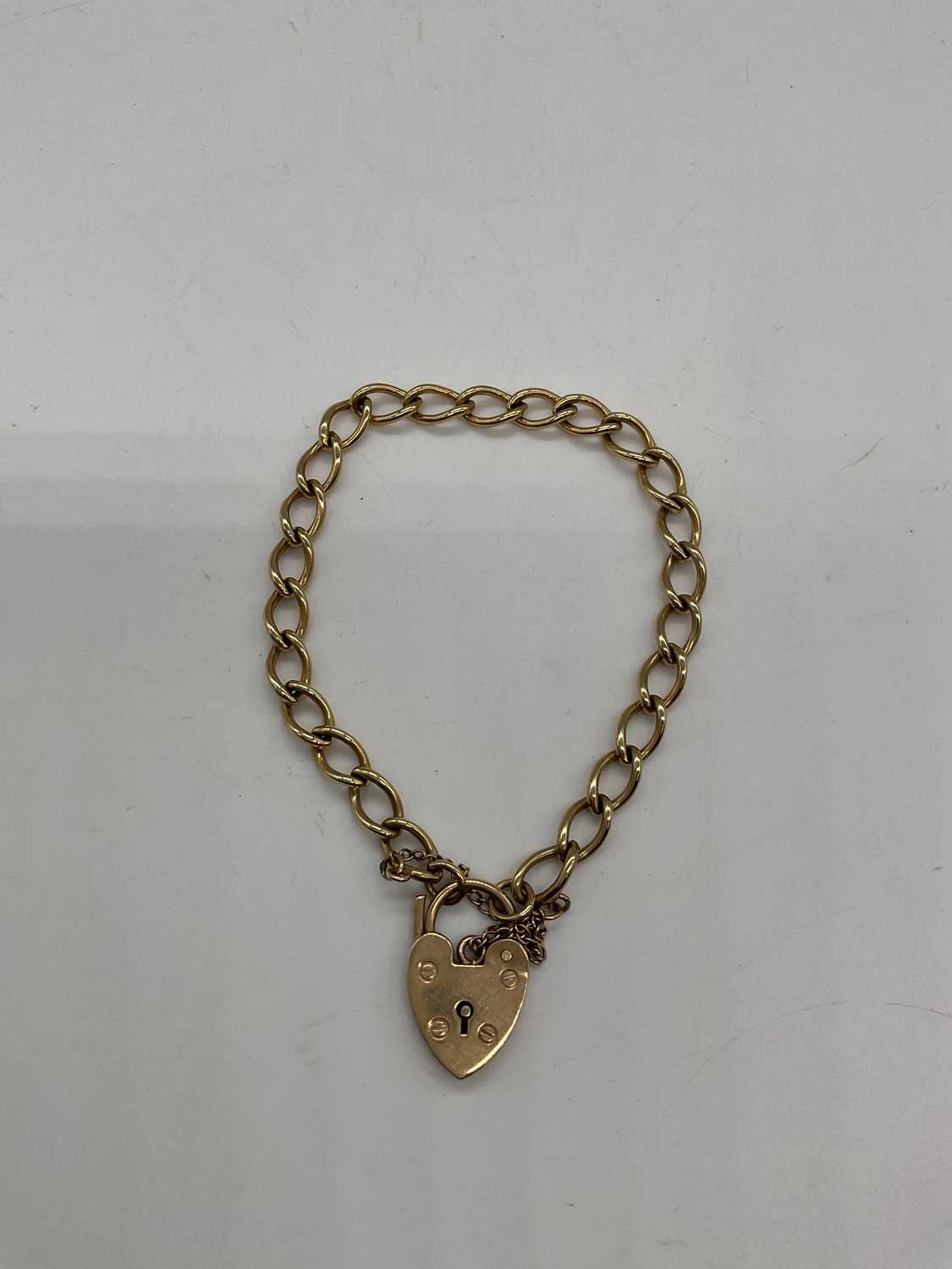 Lot 410 - A 9ct yellow gold hoop link bracelet with