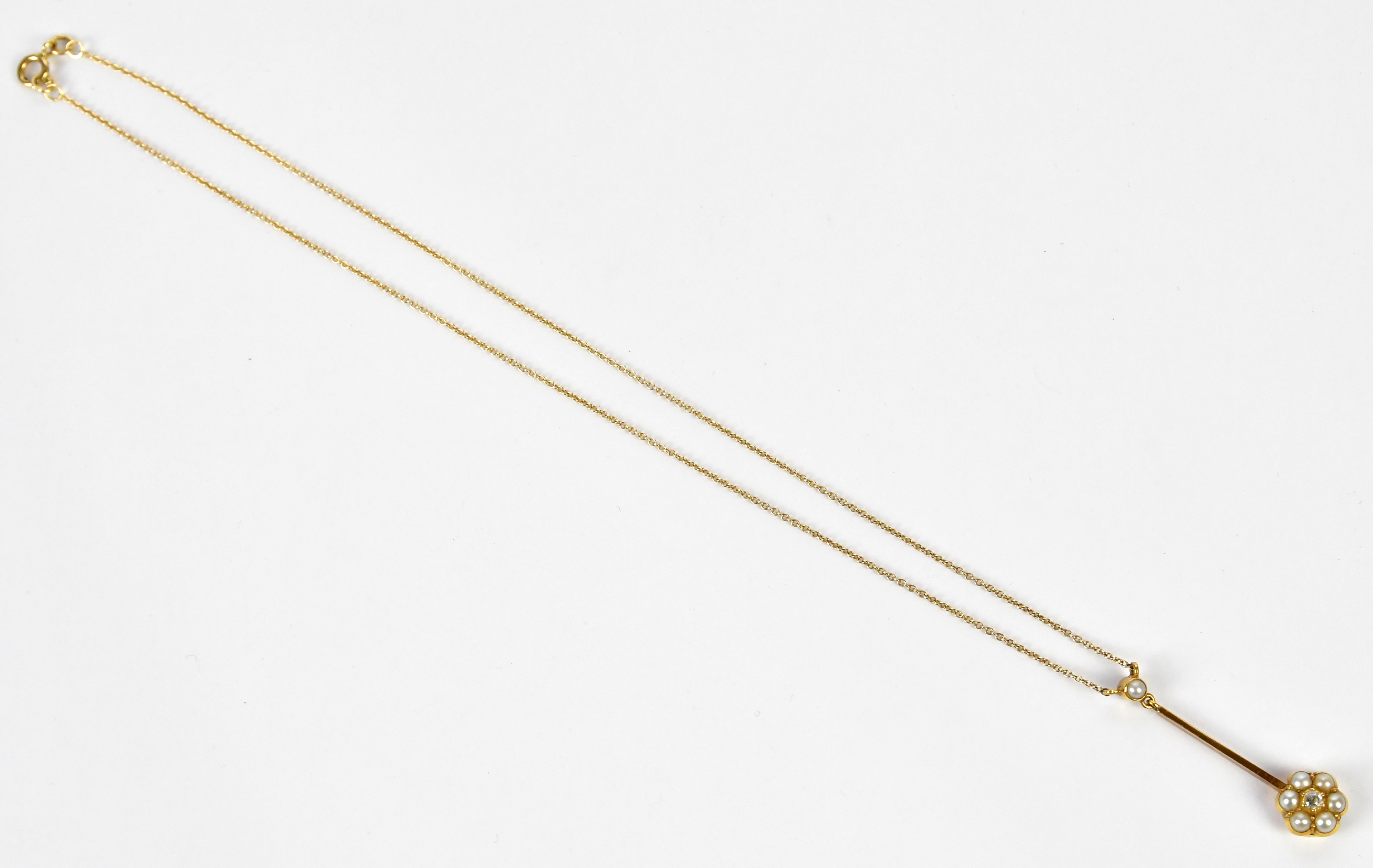 Lot 442 - A 15ct yellow gold fine link chain