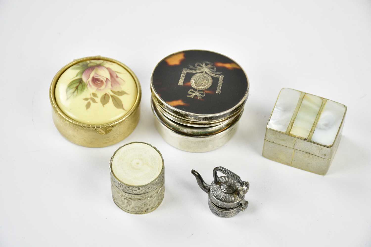 Lot 2641 - A George V hallmarked silver pill box with