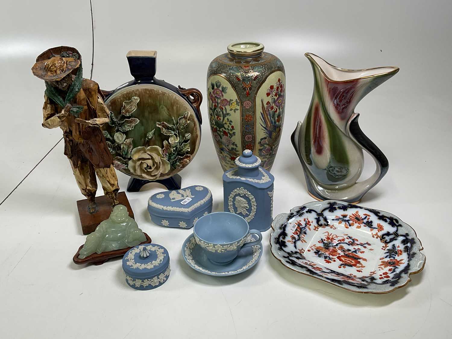 Lot 198 - Assorted ceramics to include Wedgwood jasper
