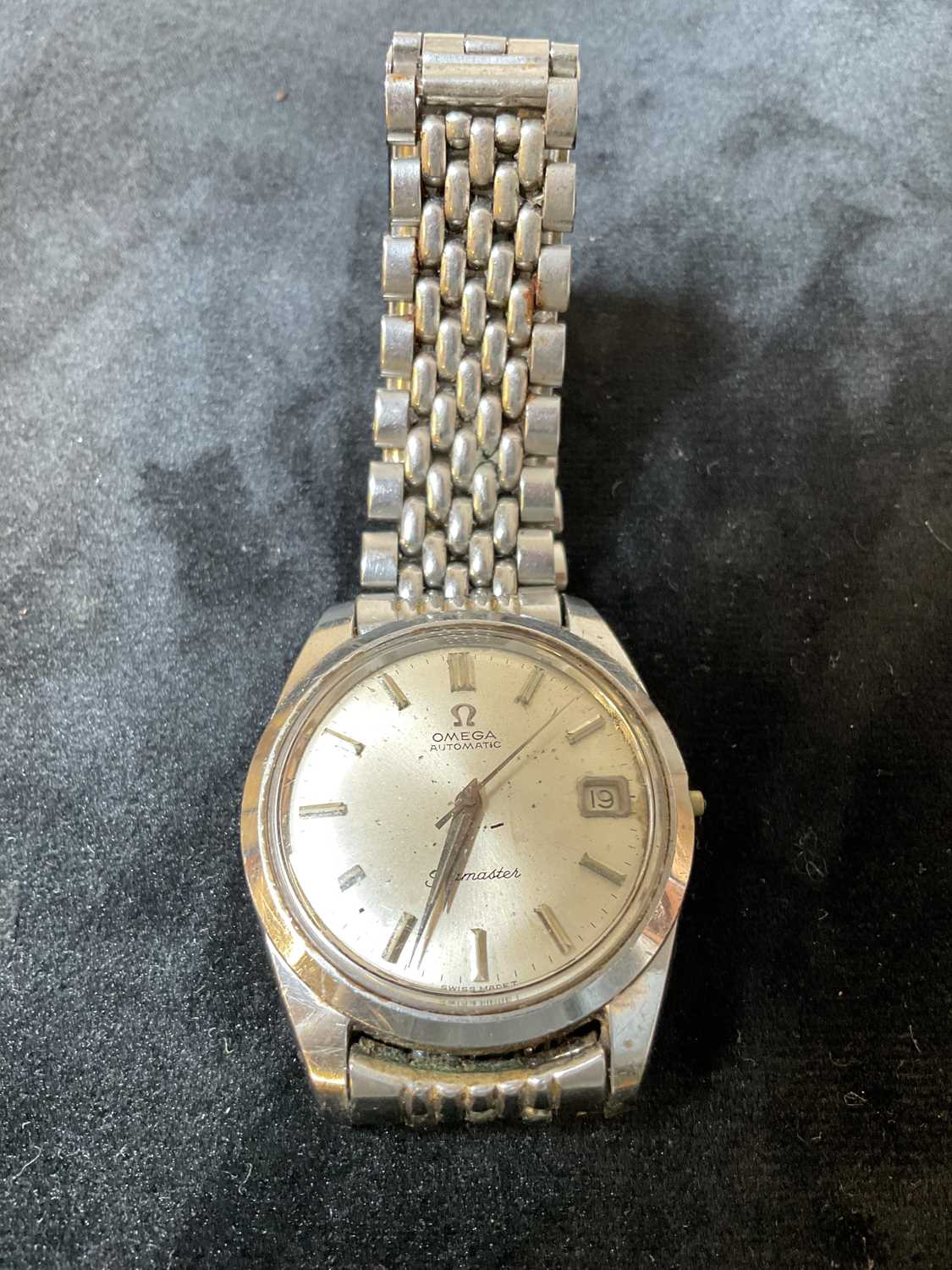 Lot 615 - OMEGA; a gentleman's vintage stainless steel