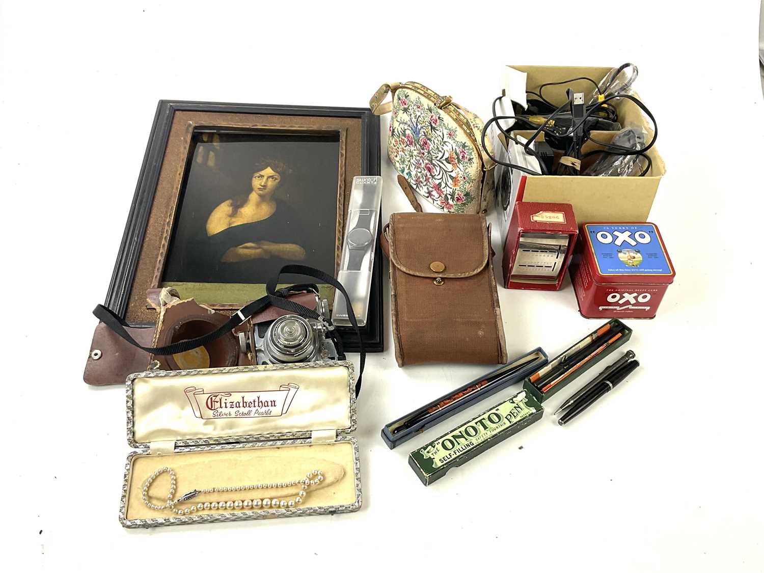 Lot 5051 - An assortment of collectors' items to