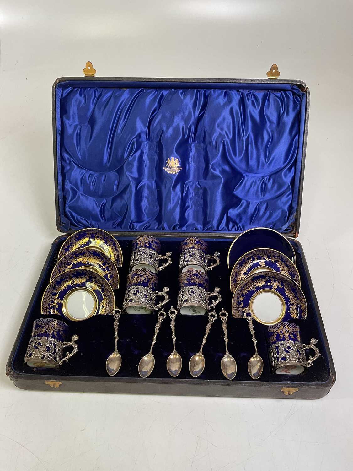 Lot 165 - A boxed Mappin Brothers set of six cups and