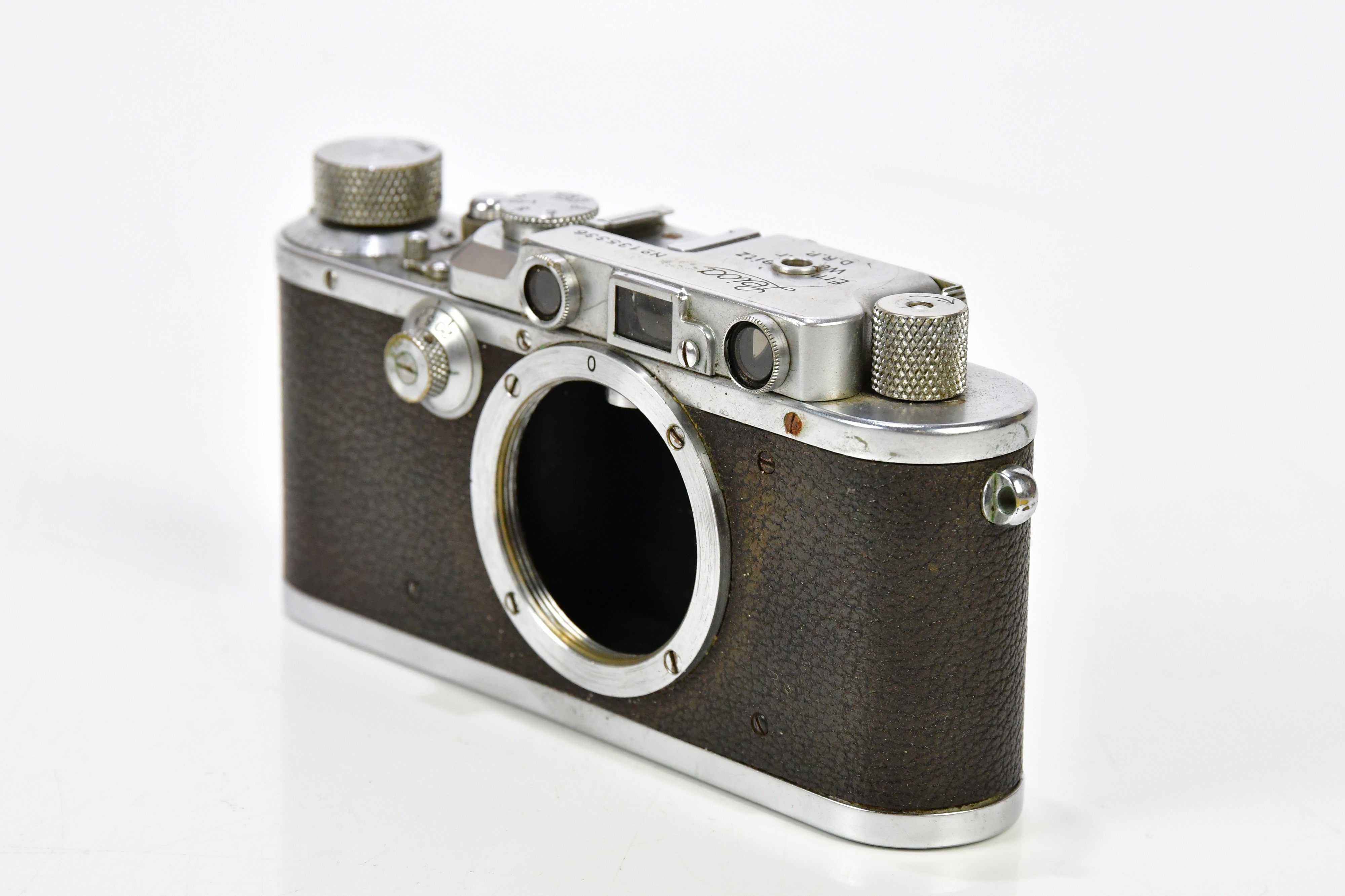 Lot 1395 - LEICA; a Leica III rangefinder 35mm film