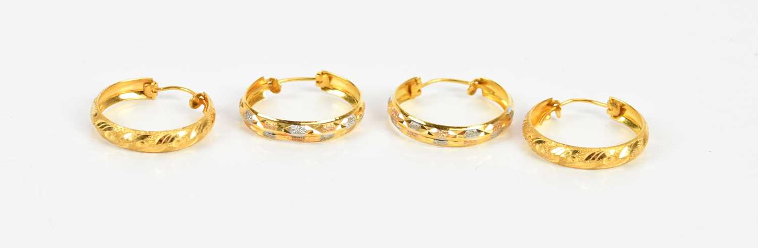 Lot 1046 - A 19th century mahogany salt box, height