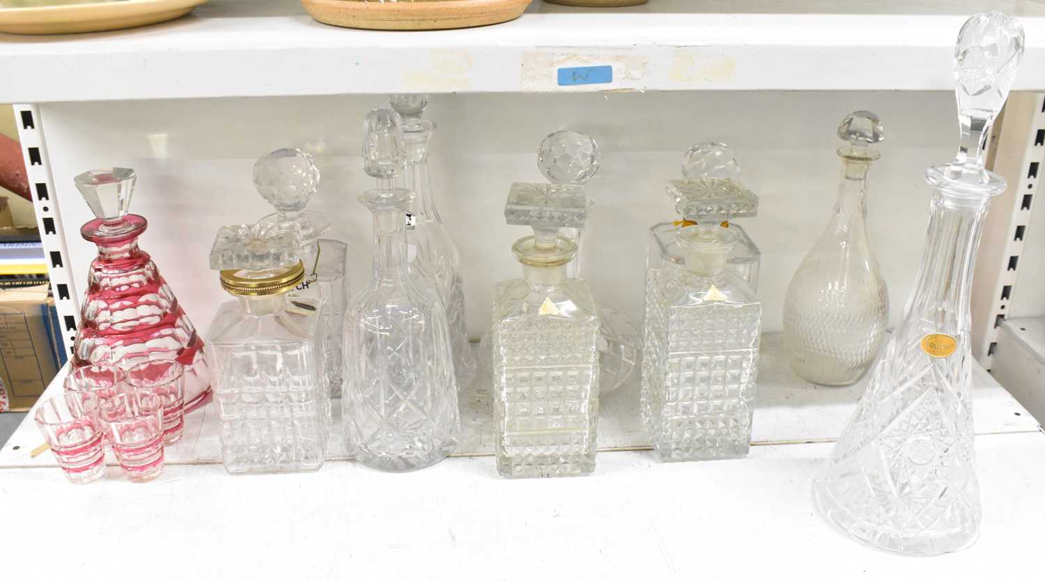 Lot 542 - A group of eleven cut glass and crystal