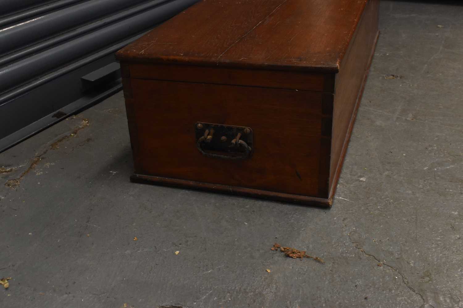Lot 35 - A WWI period oak rifle box with hinged lid