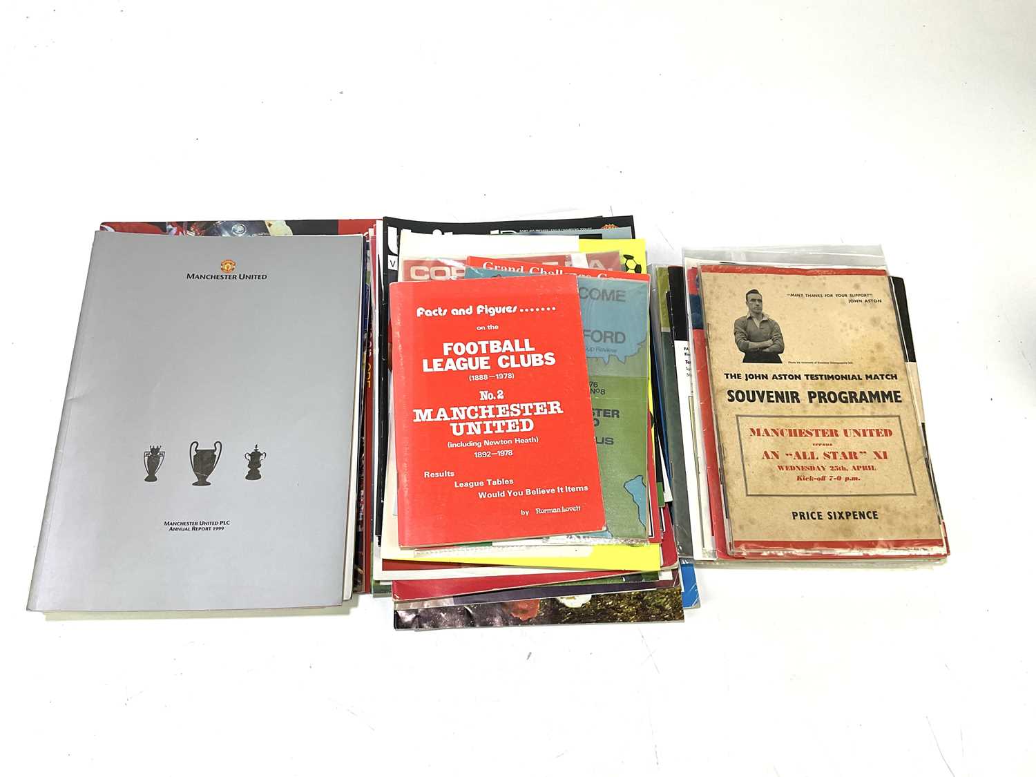 Lot 5233 - MANCHESTER UNITED; a collection of football