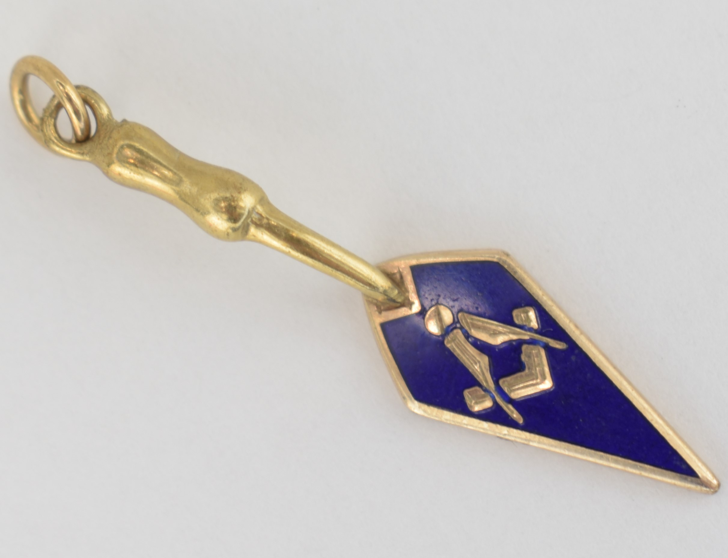 Lot 980 - A 9ct gold Masonic trowel and blue enamel