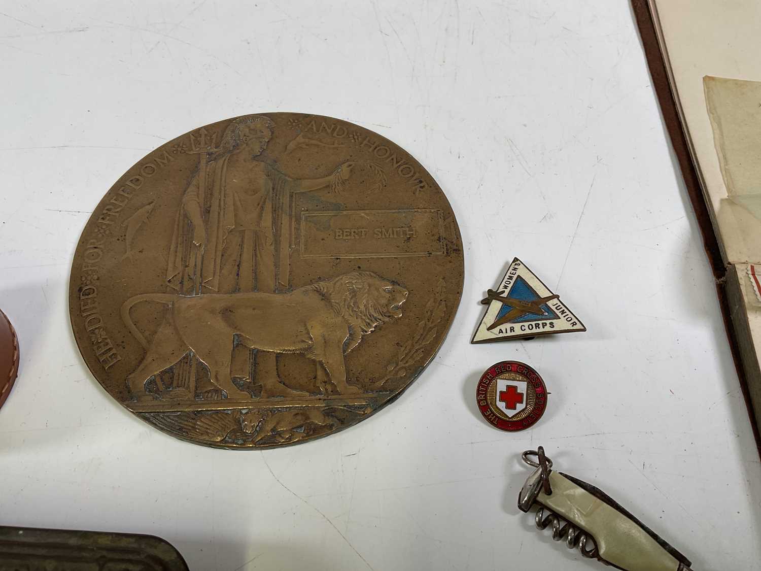 Lot 27 - A small collection of WWI items including a