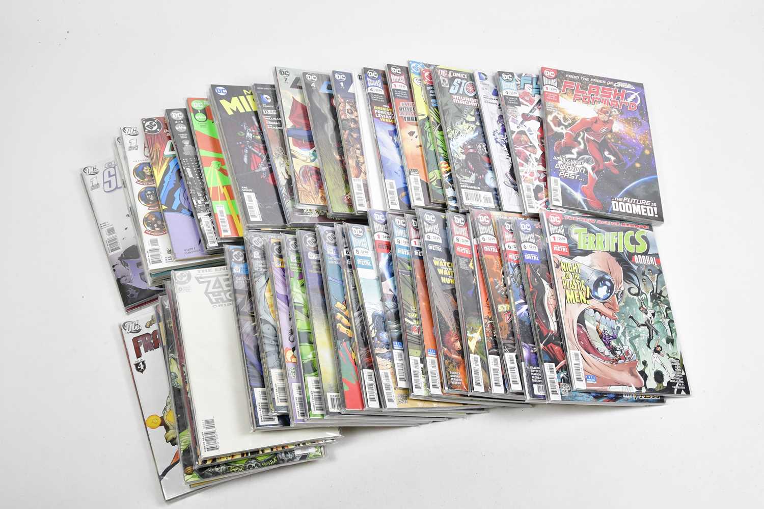 Lot 86 - D.C; a collection of comics to include Heroes