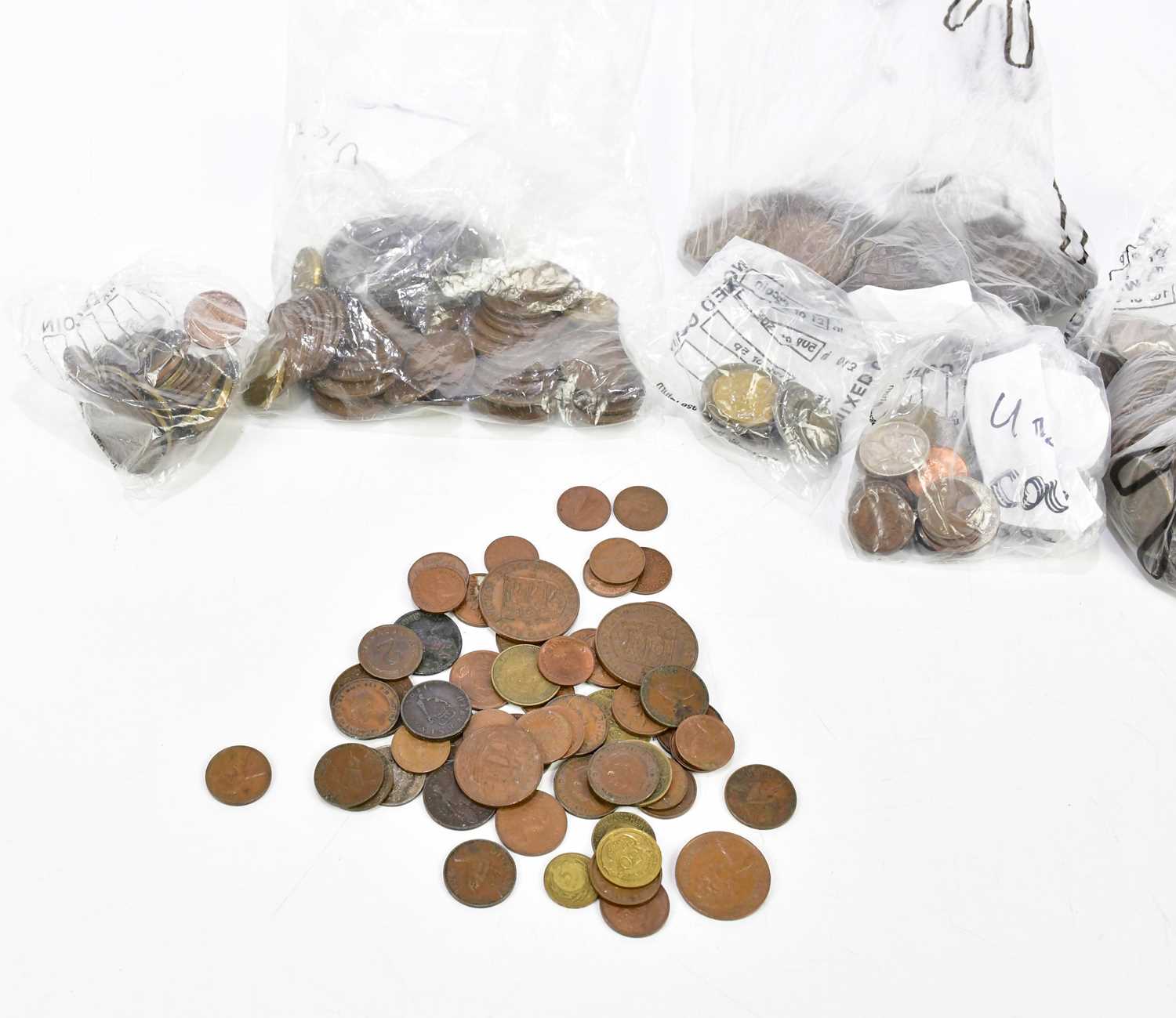 Lot 1187 - A small collection of coins mainly