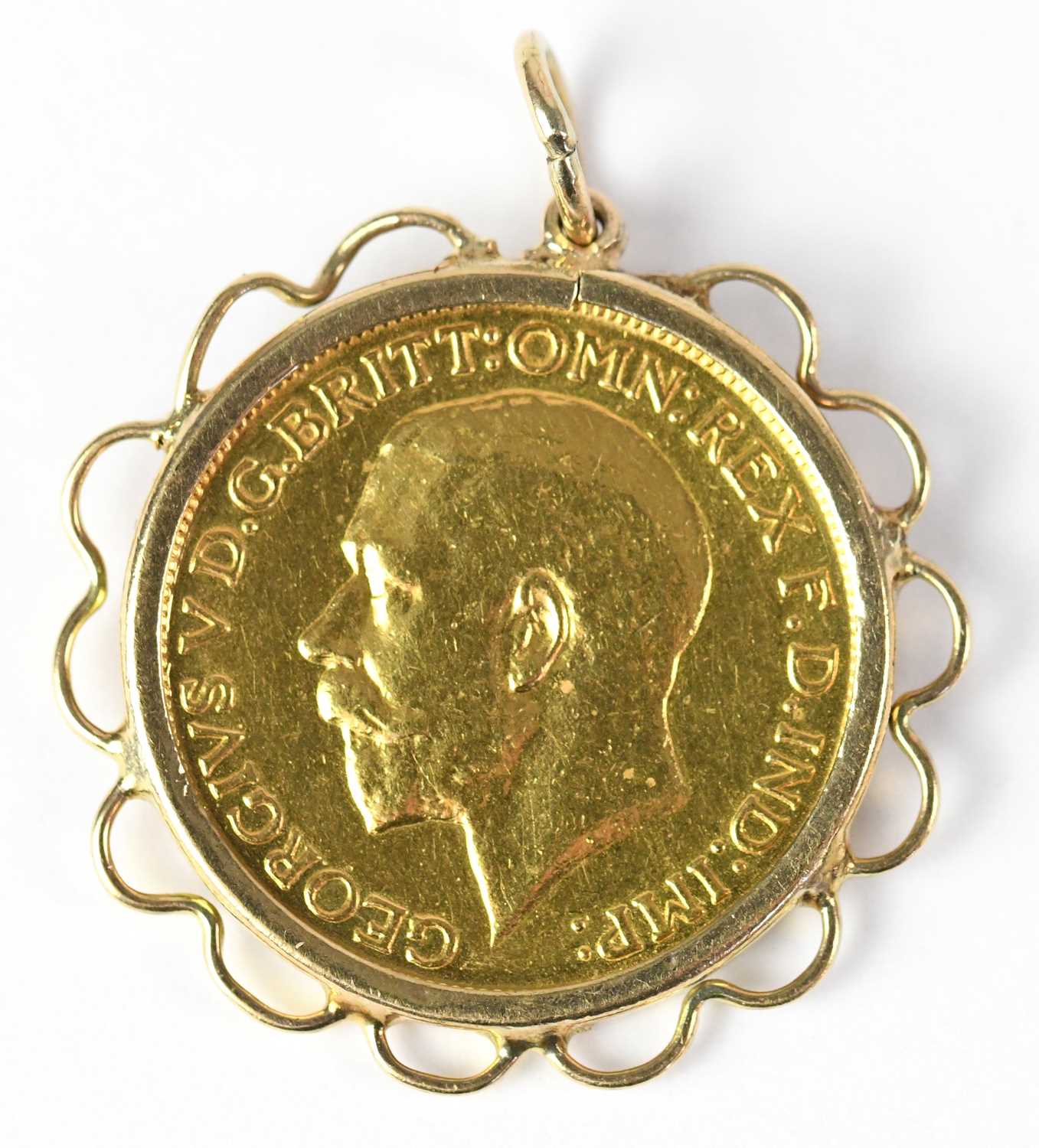 Lot 853 - A George V sovereign 1912, in a 9ct gold