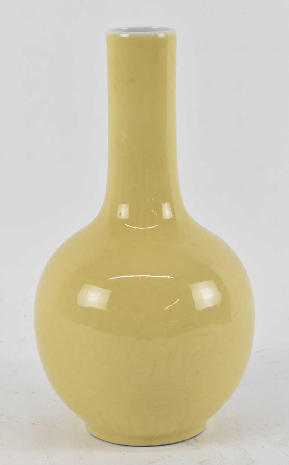 Lot 605 - A 20th century Chinese porcelain yellow