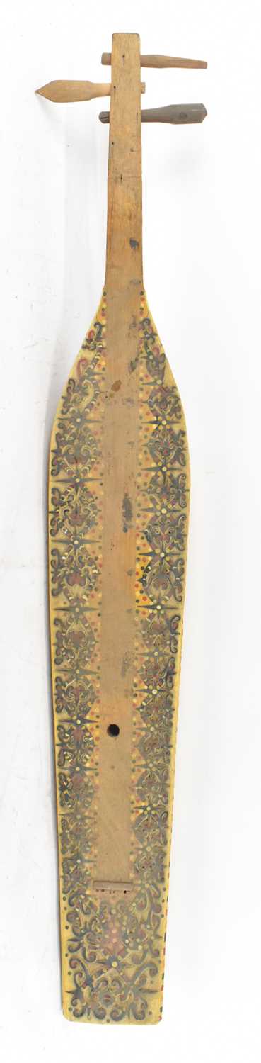 Lot 571 - An south east asian carved wooden sape with