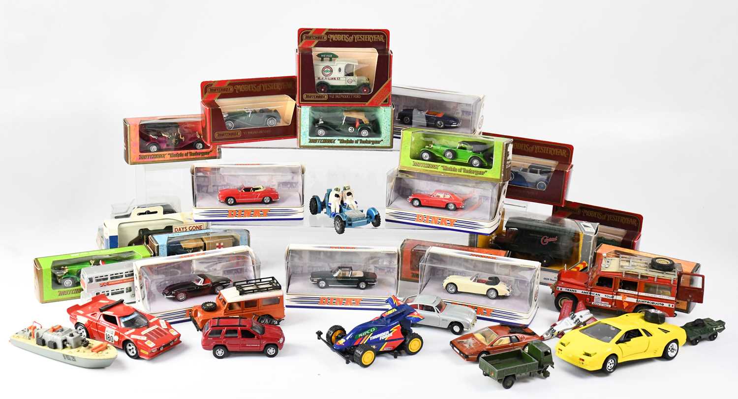 Lot 249 - A quantity of boxed and loose scale models