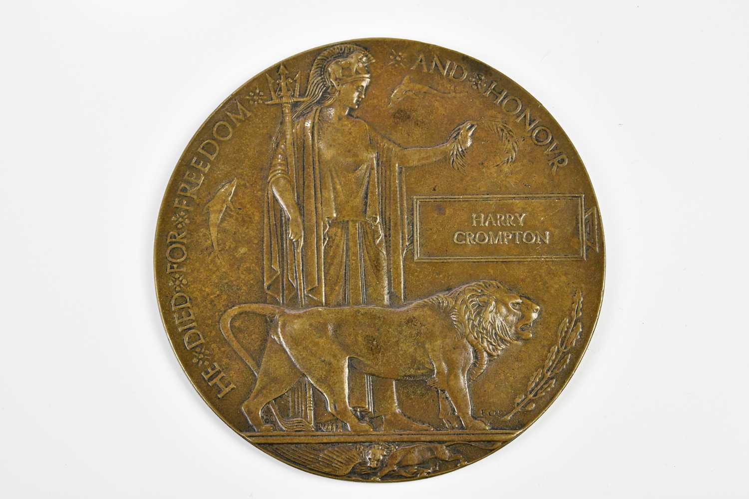 Lot 1562 - A WWI bronze memorial plaque, named to