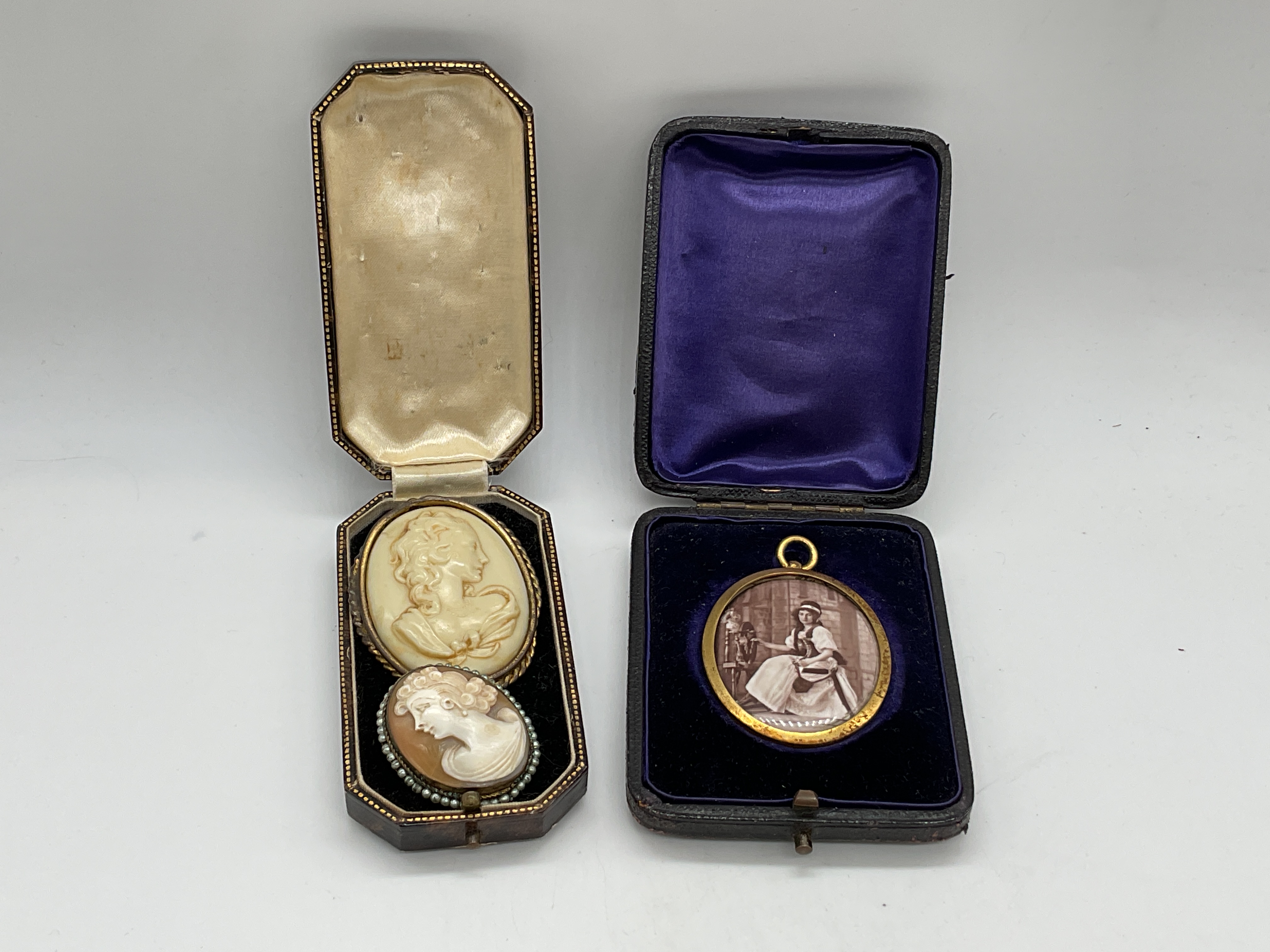 Lot 509 - A quantity of jewellery including some gold