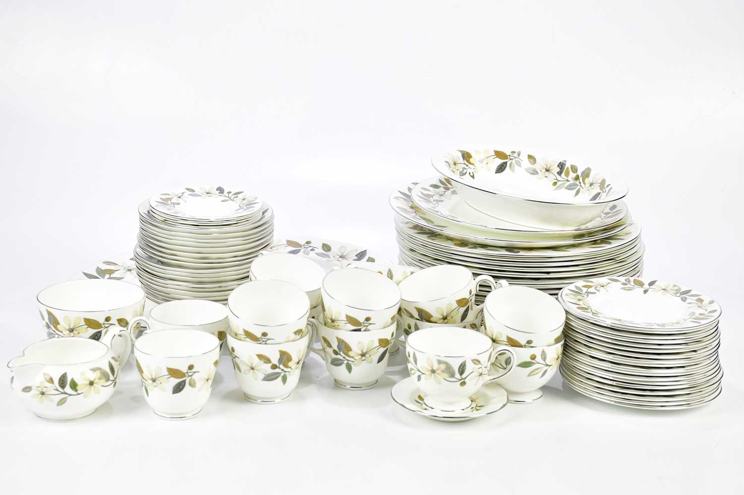 Lot 1337 - WEDGWOOD; an extensive tea and dinner