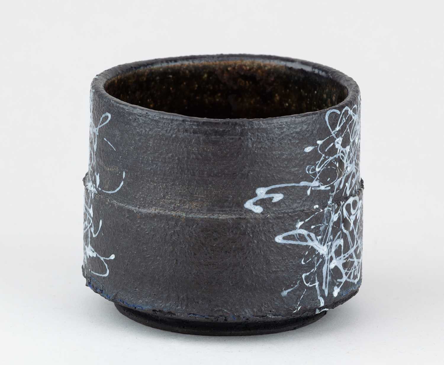 Lot 108 - DAN KELLY (born 1953); a stoneware yunomi