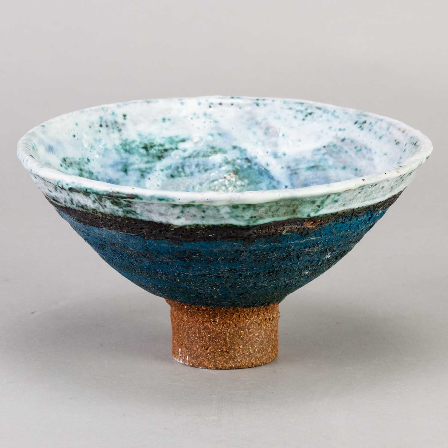 Lot 655 - ROBIN WELCH (1936-2019); a small stoneware