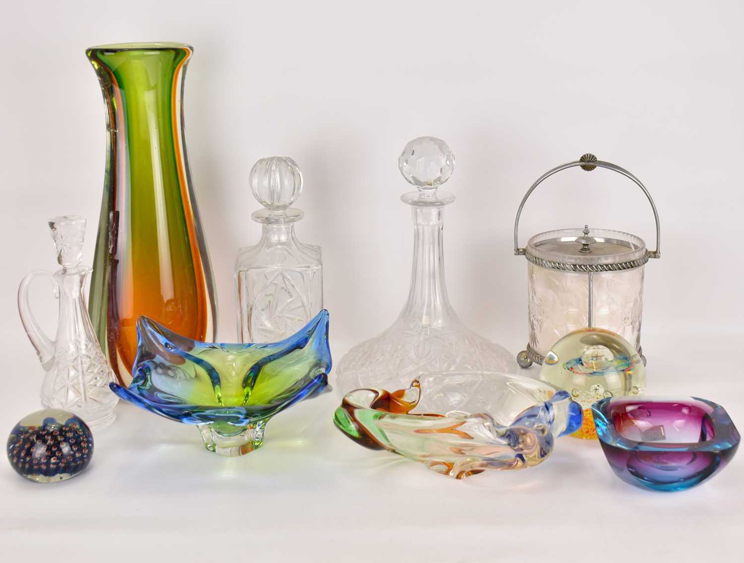 Lot 406 - Mixed glassware to include an art glass vase