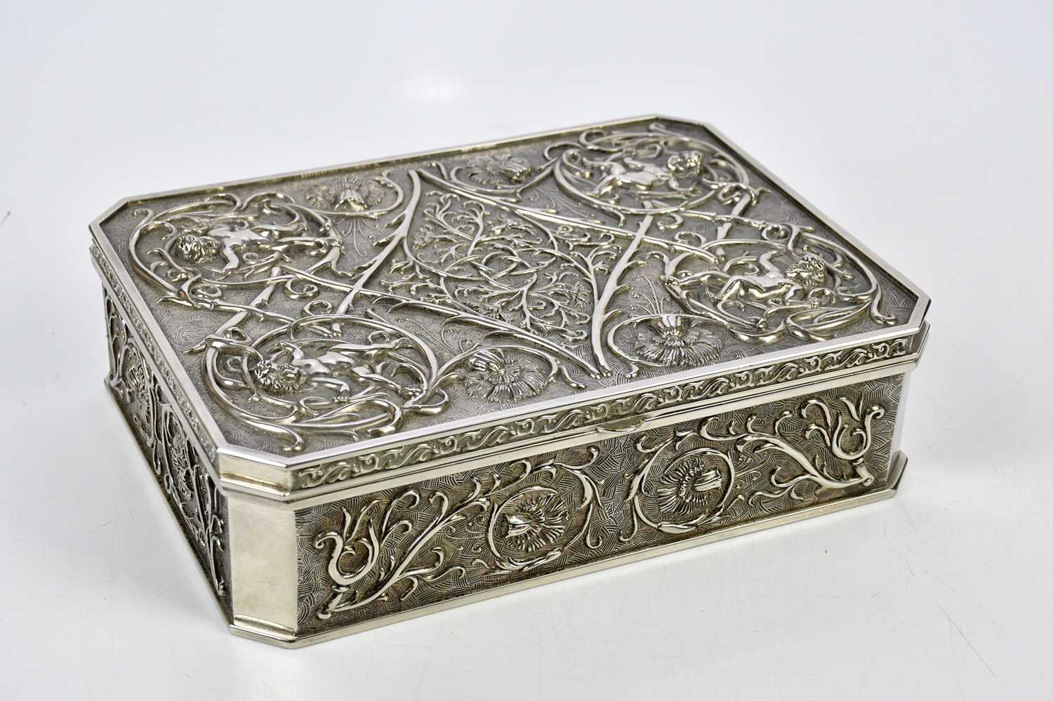 Lot 2011 - A modern white metal jewellery box,