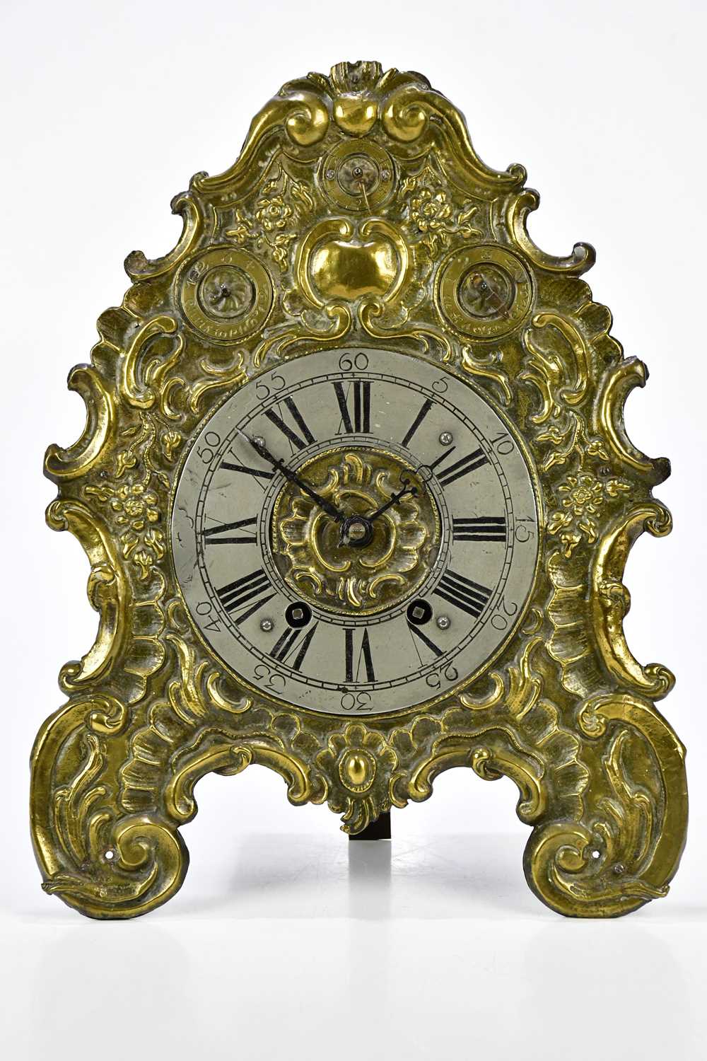 Lot 2147 - A gilt metal mantel clock, with repousse