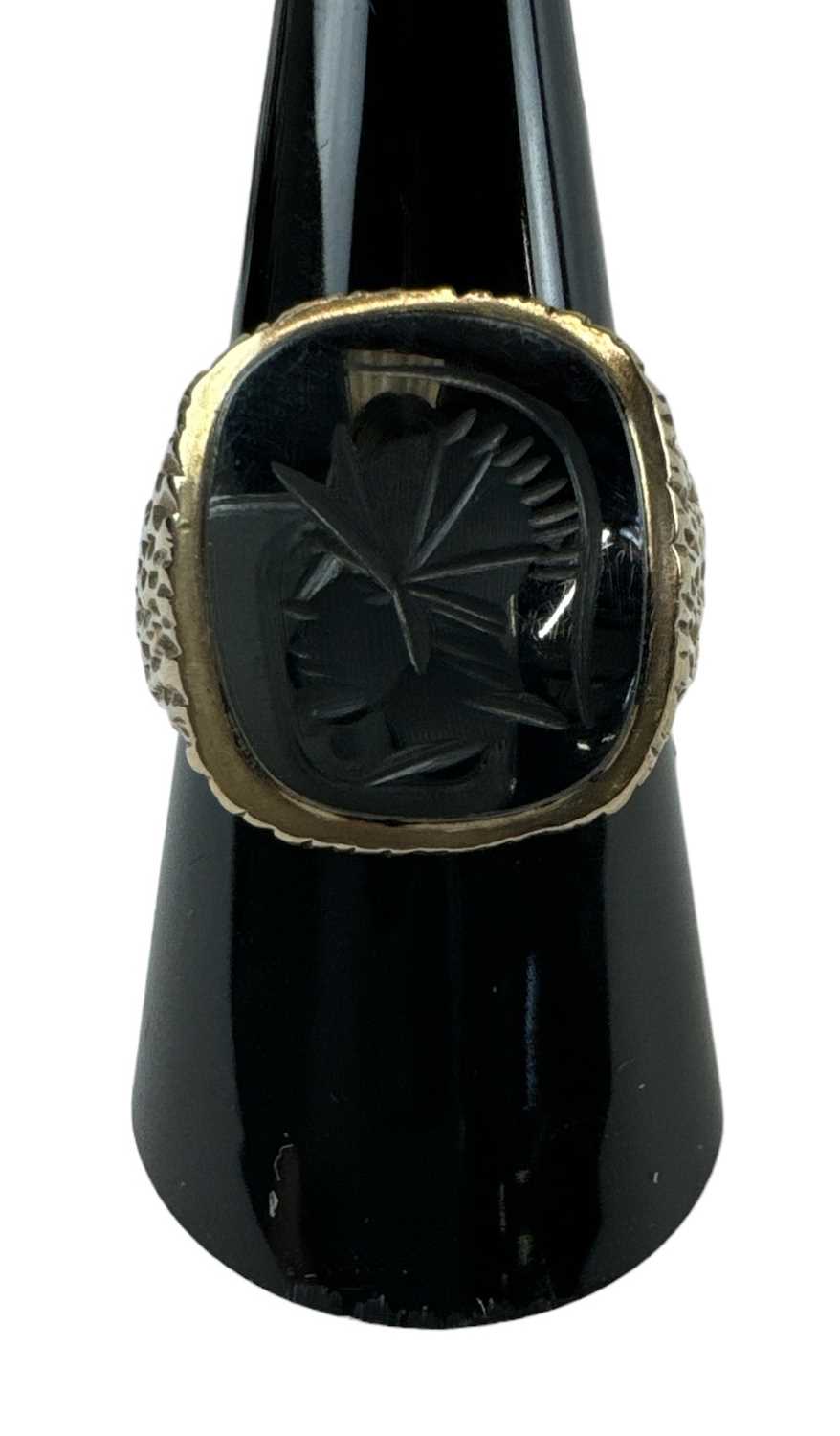 Lot 715 - A 9ct yellow gold intaglio ring set with
