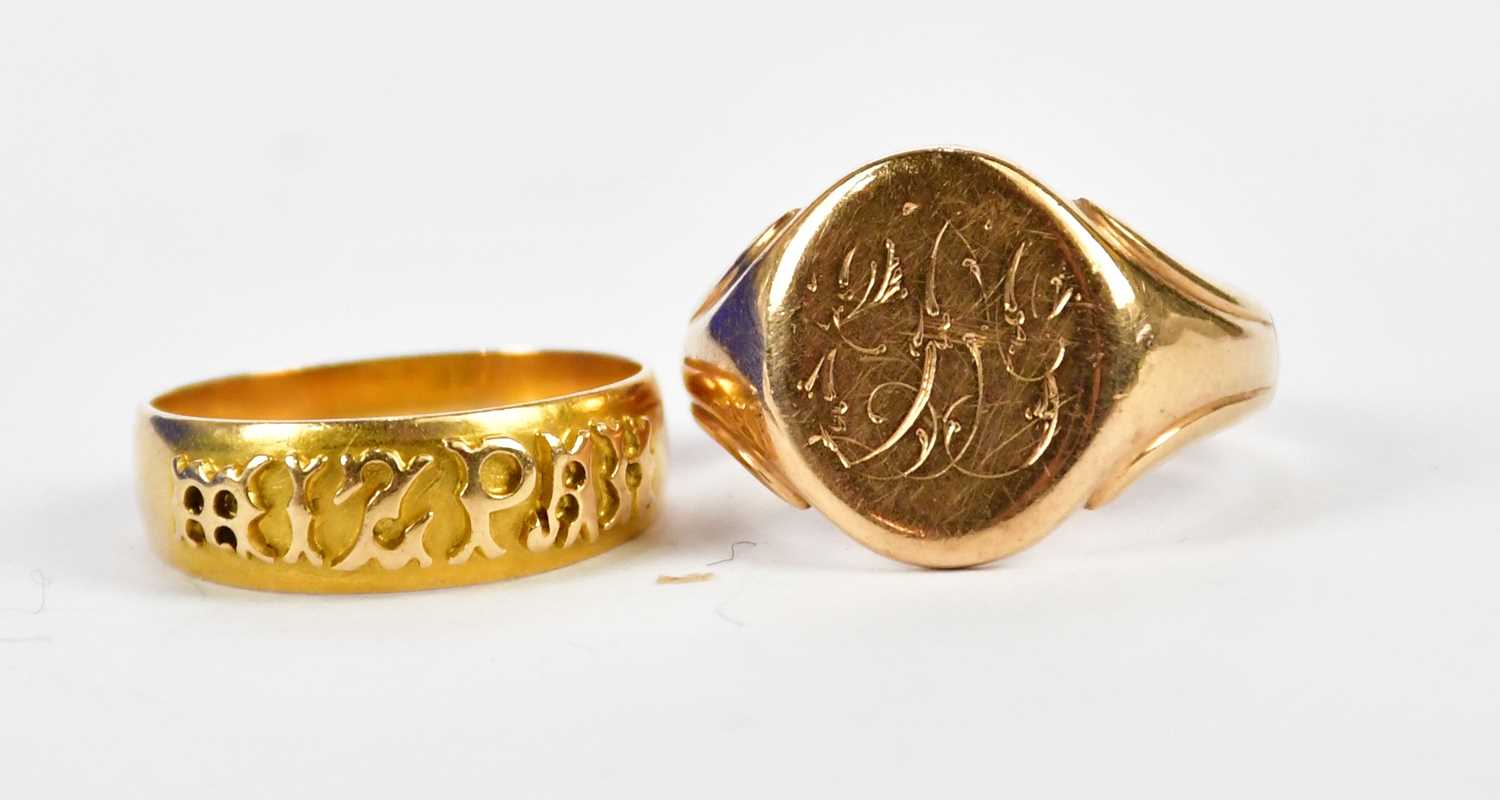 Lot 221 - A 15ct yellow gold Chester hallmarked signet