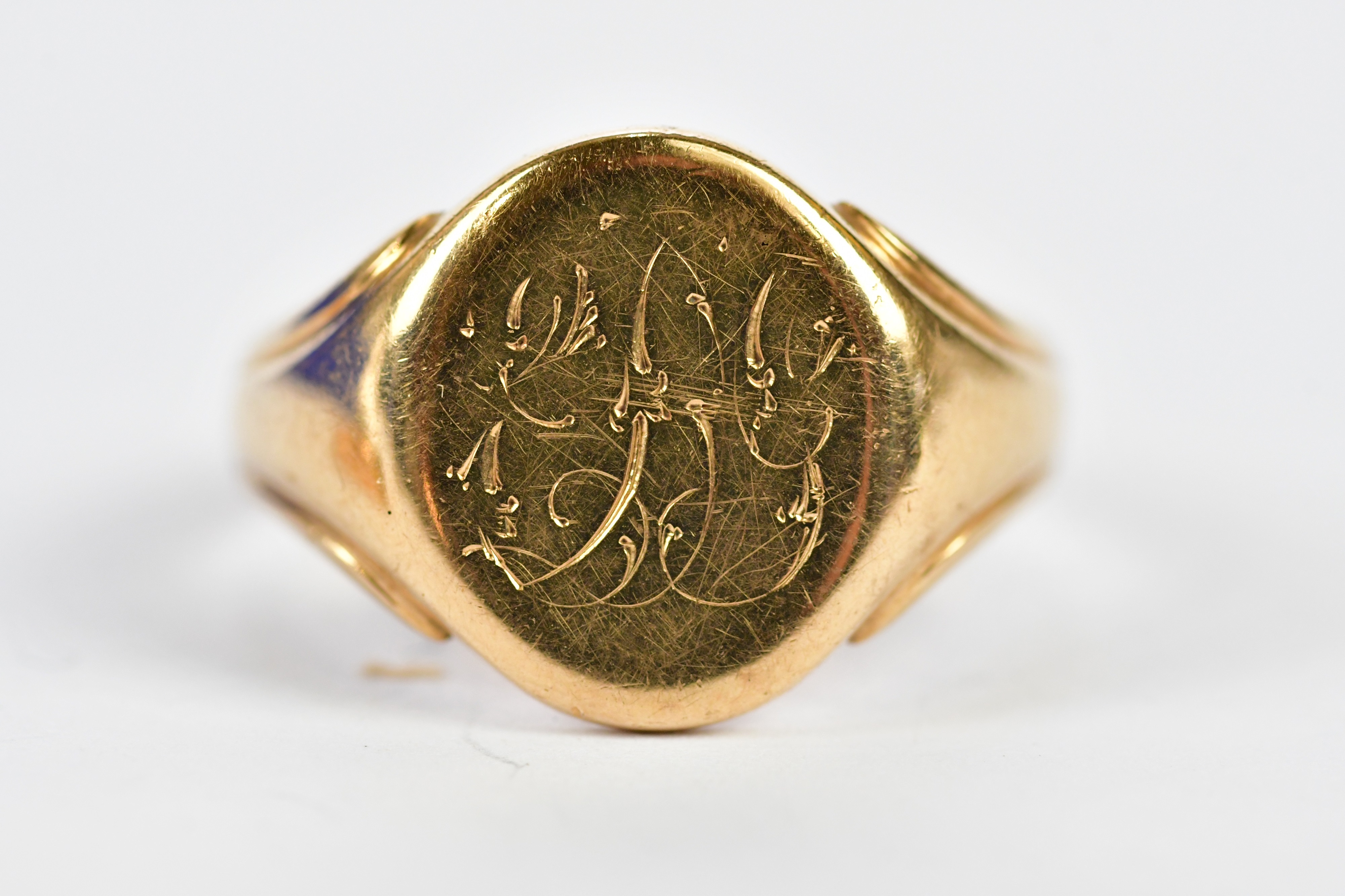 Lot 221 - A 15ct yellow gold Chester hallmarked signet