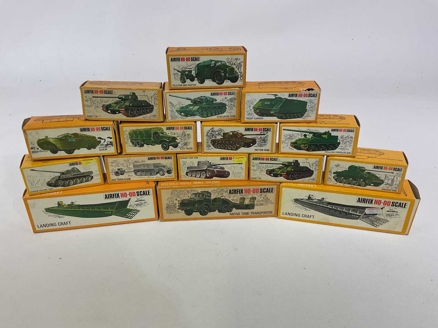 Lot 411 - AIRFIX HO OO VEHICLES; scale polythene ready