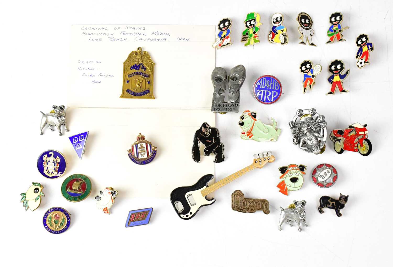 Lot 129 - A collection of pins and badges, to include