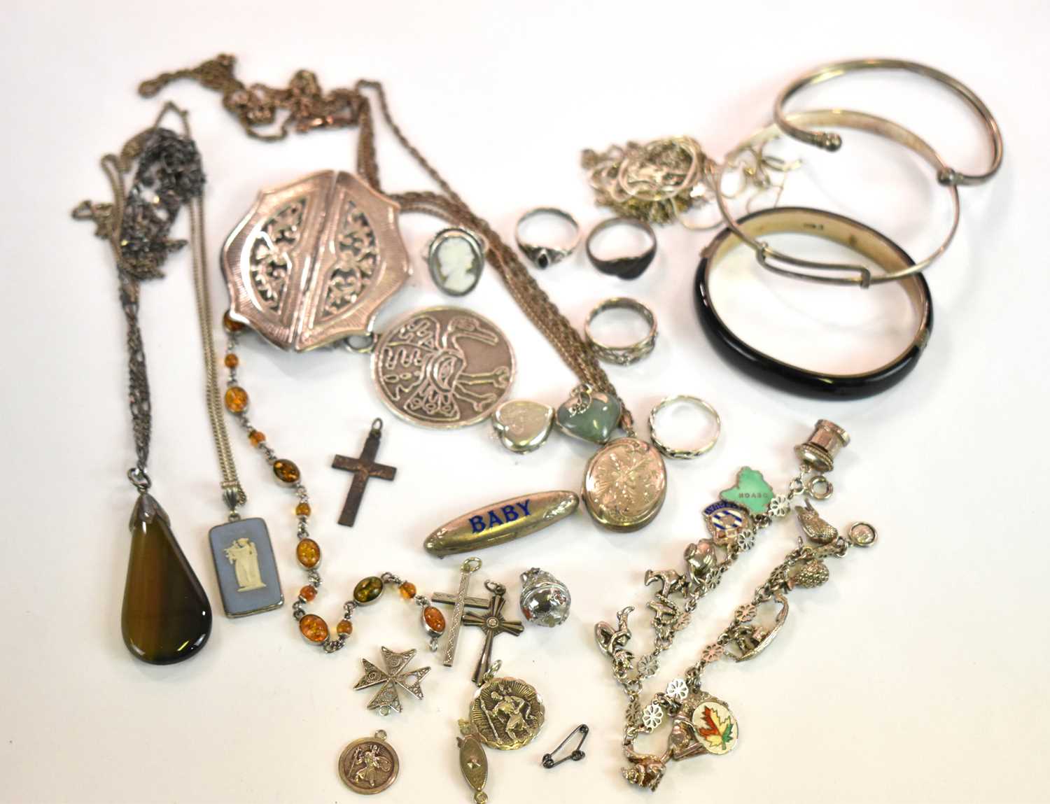 Lot 1156 - A collection of silver jewellery, including