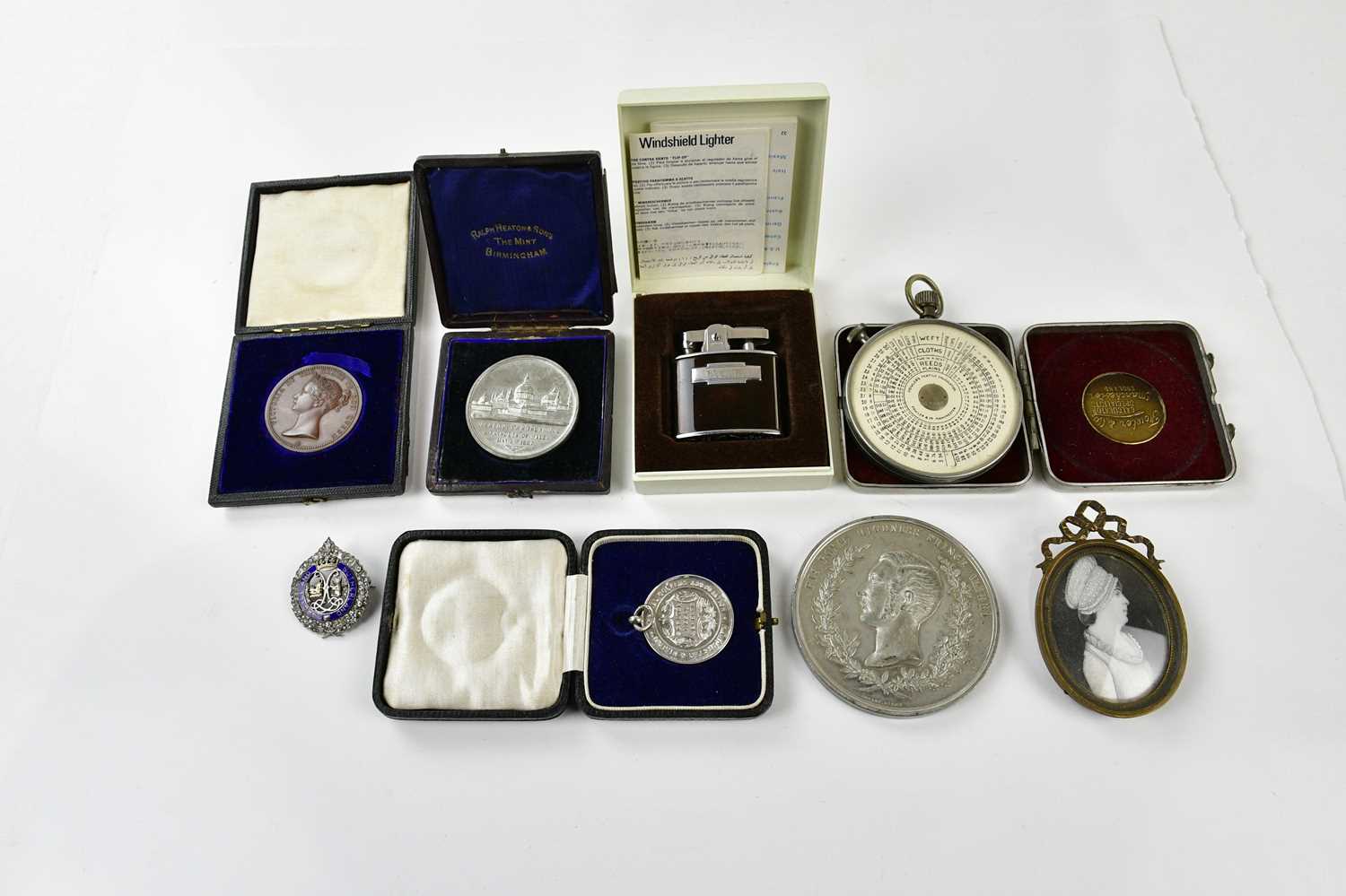 Lot 1367 - An assortment of collectors' items