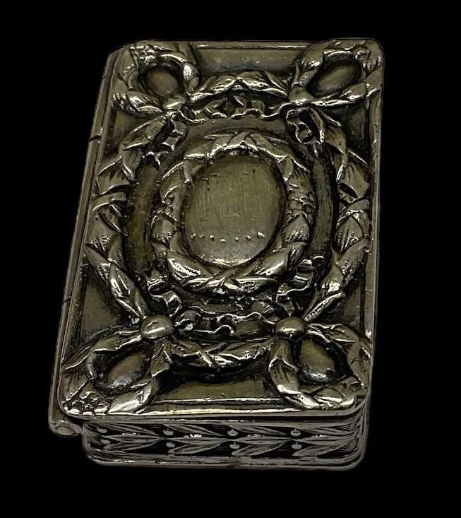 Lot 1167 - A Continental white metal snuff box,