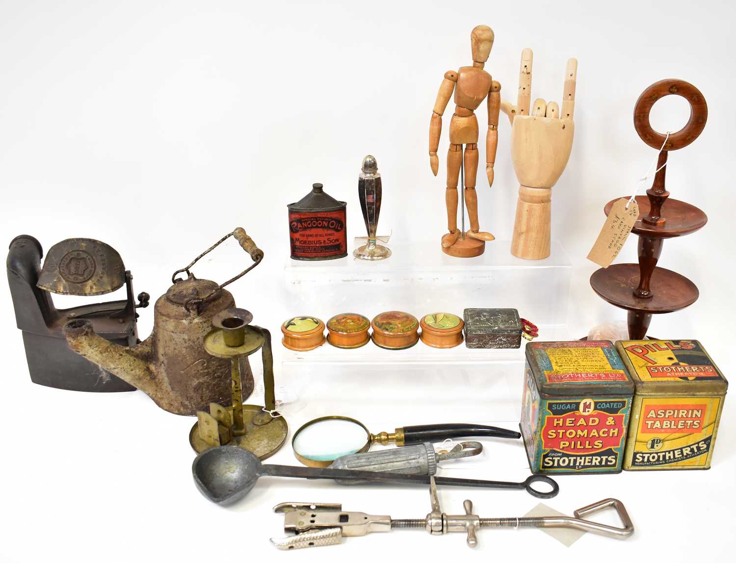 Lot 242 - A quantity of various collectors' items, to