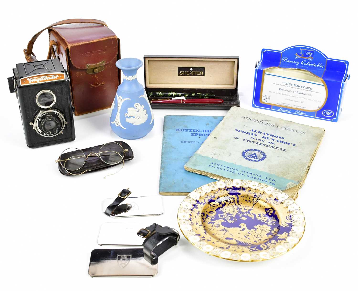 Lot 1384 - An assortment of collectors' items
