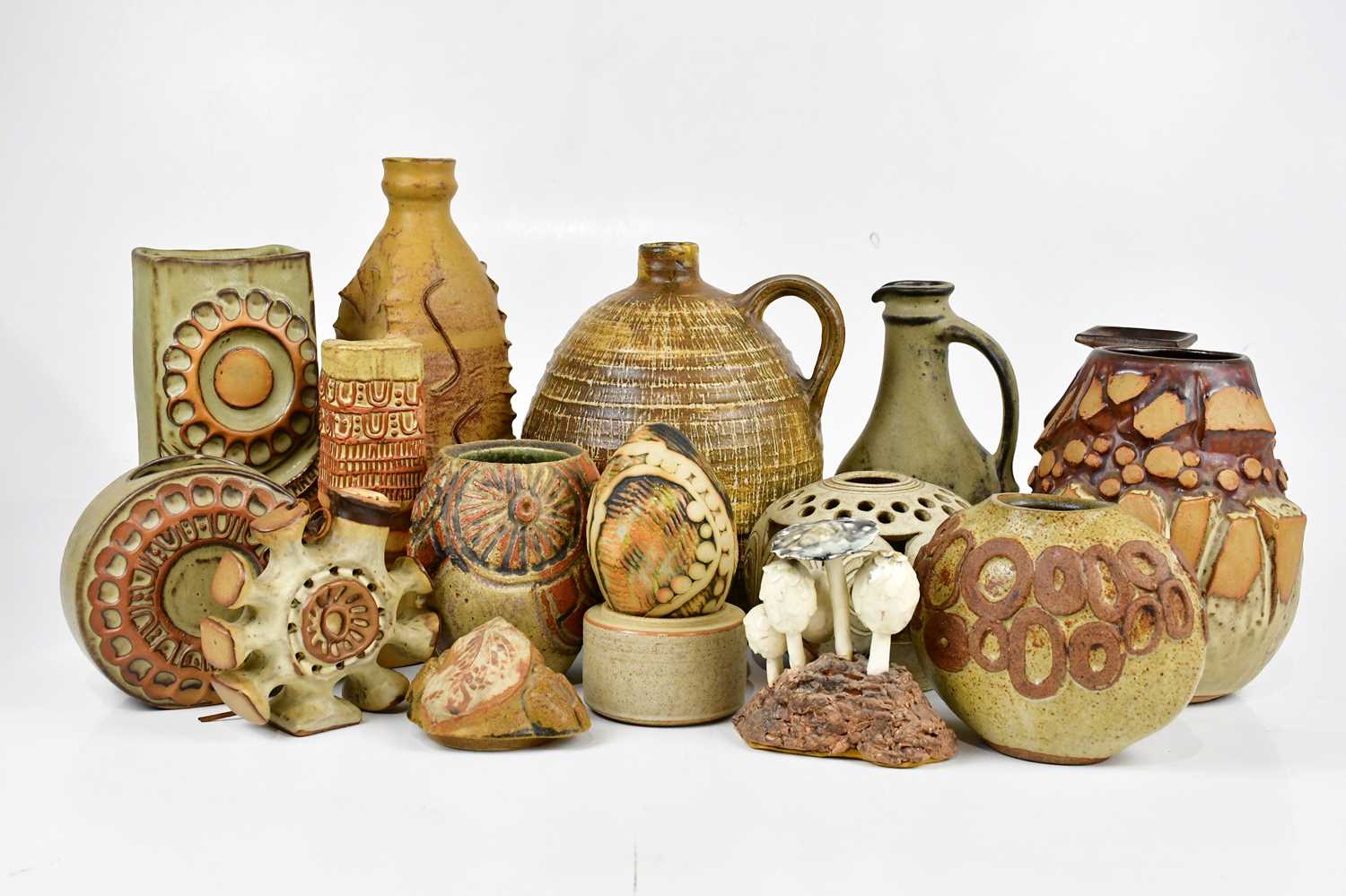 Lot 2663 - An extensive collection of studio and art