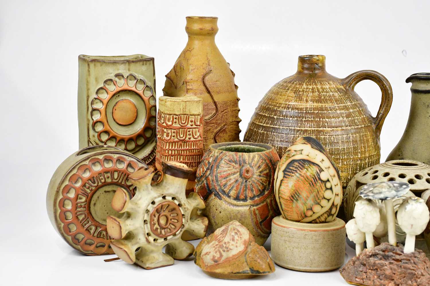 Lot 2663 - An extensive collection of studio and art