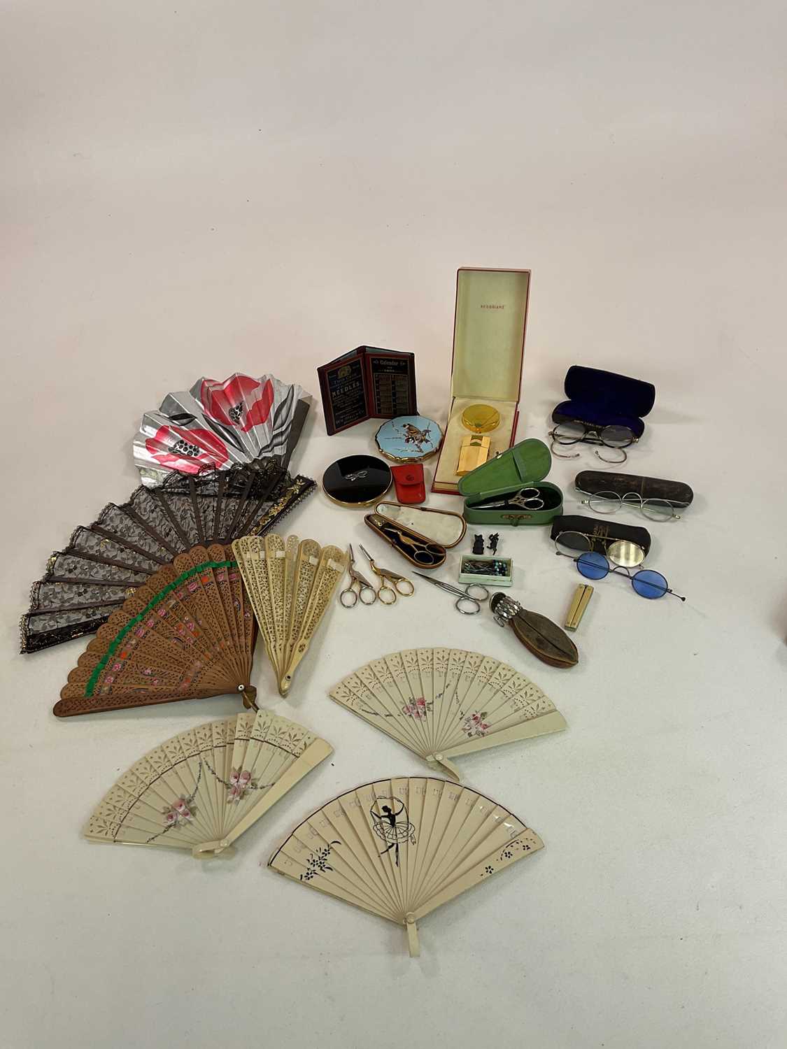 Lot 98 - An interesting group of collectors' items,